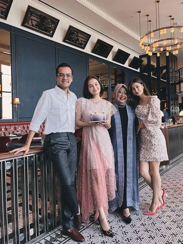 7 Potret Mesra Laura Abbas Jackson dan Sean Ivan Adik Irish Bella - Hot ...