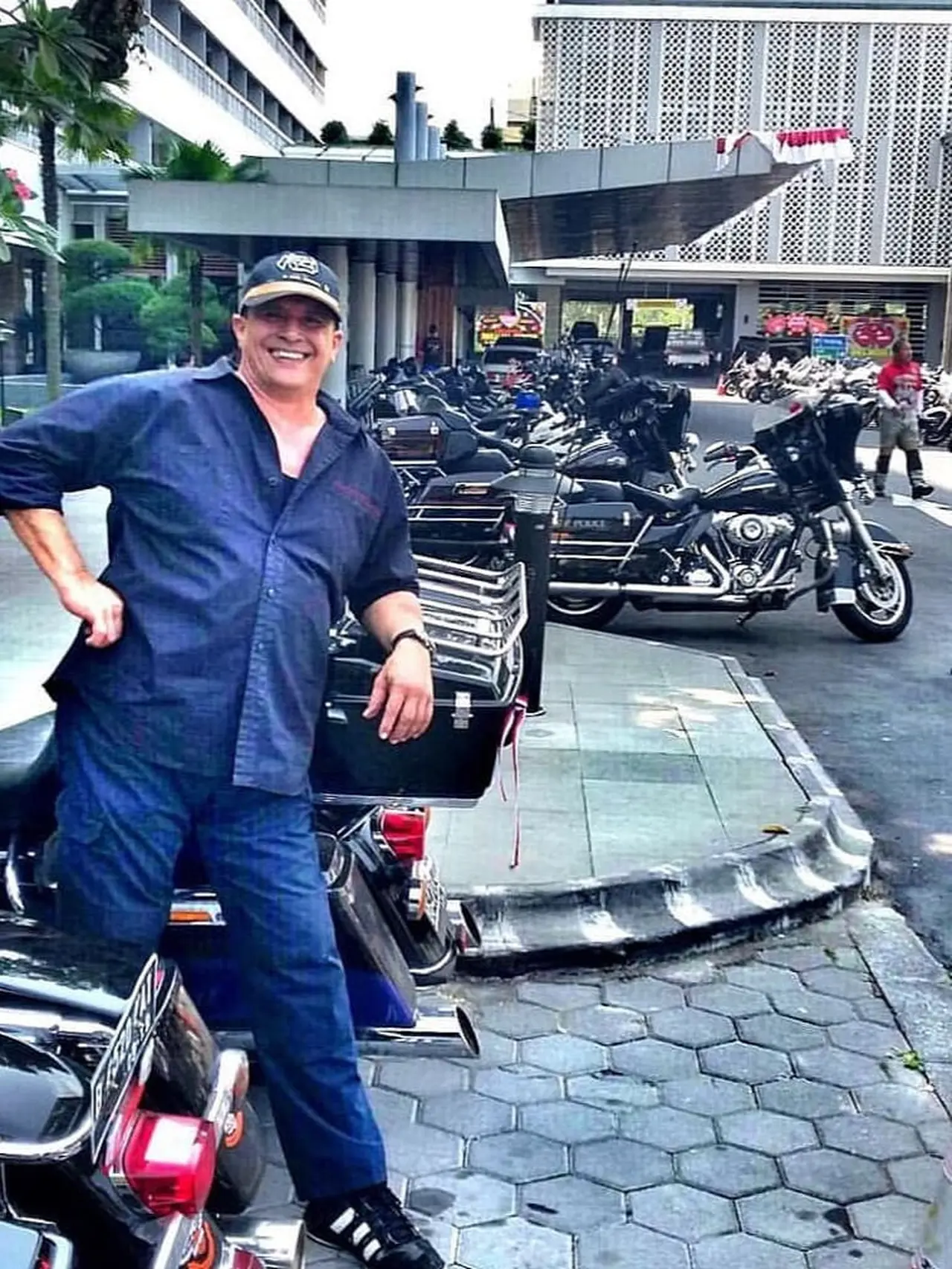 Genap 66 Tahun, Ini 6 Potret Transformasi Barry Prima yang Masih Aktif Berkarya - Hot Liputan6.com