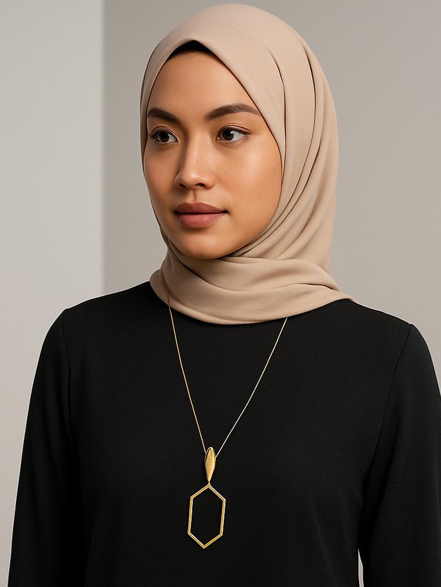 7 Model Kalung Emas Panjang yang Cocok untuk Perempuan Berhijab, Tetap ...