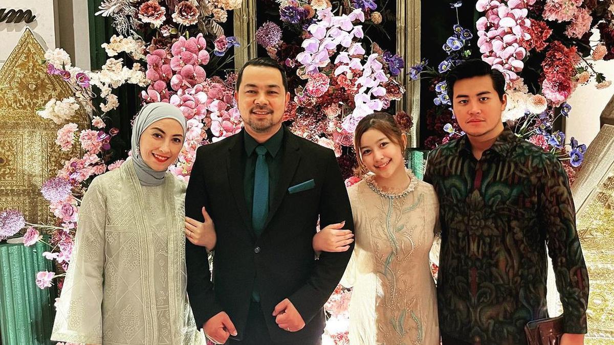 Potret Raffi Pangestu Anak Annisa Trihapsari Berangkat Jumatan, Ganteng dan Anak Saleh Bikin ...