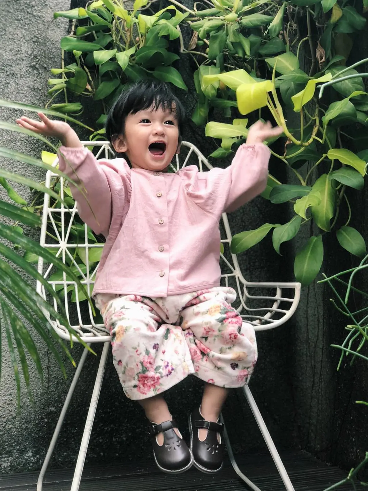 3 Gaya Imut Anak Rio Dewanto dalam Balutan Serba Pink - Lifestyle ...
