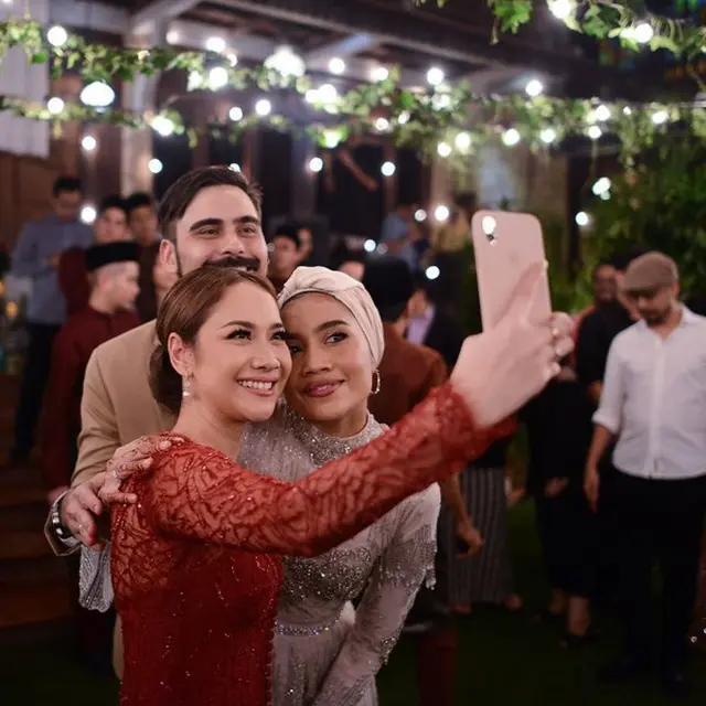 Beri Restu Nikah Lagi, Ini 6 Potret Kebersamaan BCL dan Keluarga Sinclair - Hot Liputan6.com