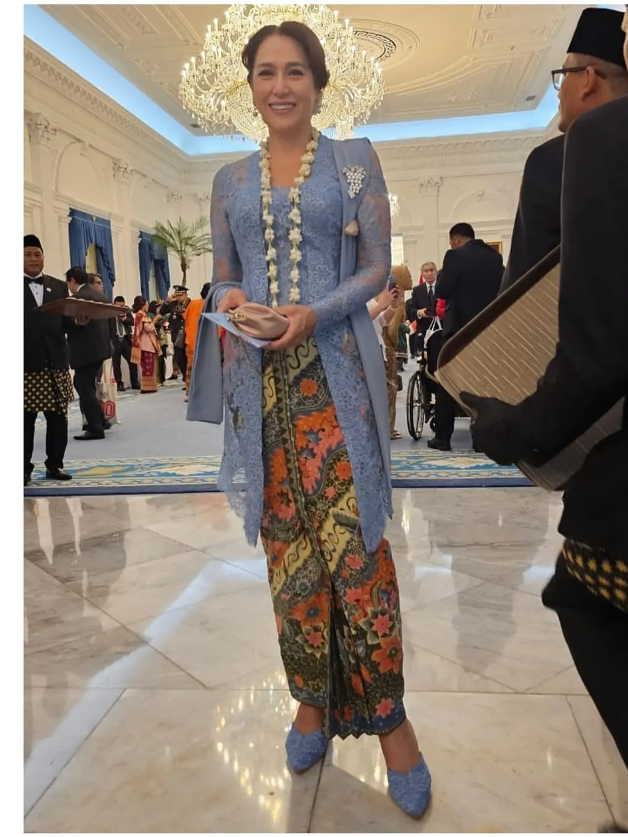 6 Potret Kartika Sari Dewi Soekarno Berkebaya Biru Hadiri HUT RI di ...