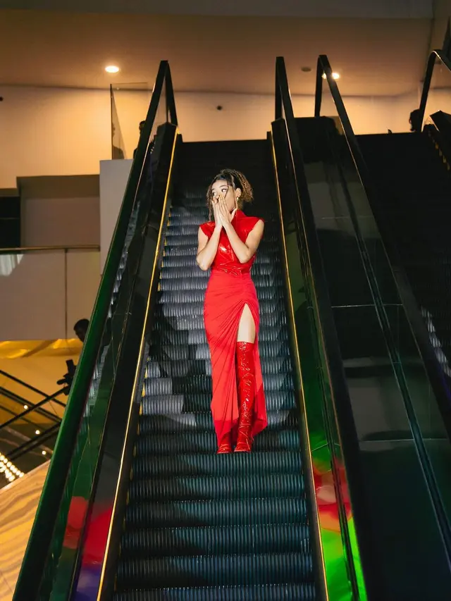 7 Potret Zsa Zsa Utari di Gala Premiere 'Pasutri Gaje', Bak Aktris ...