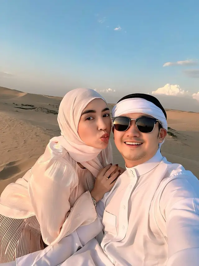 7 Potret Angga Wijaya dan Istri Liburan Mewah di Dubai, Kini Dikenal ...