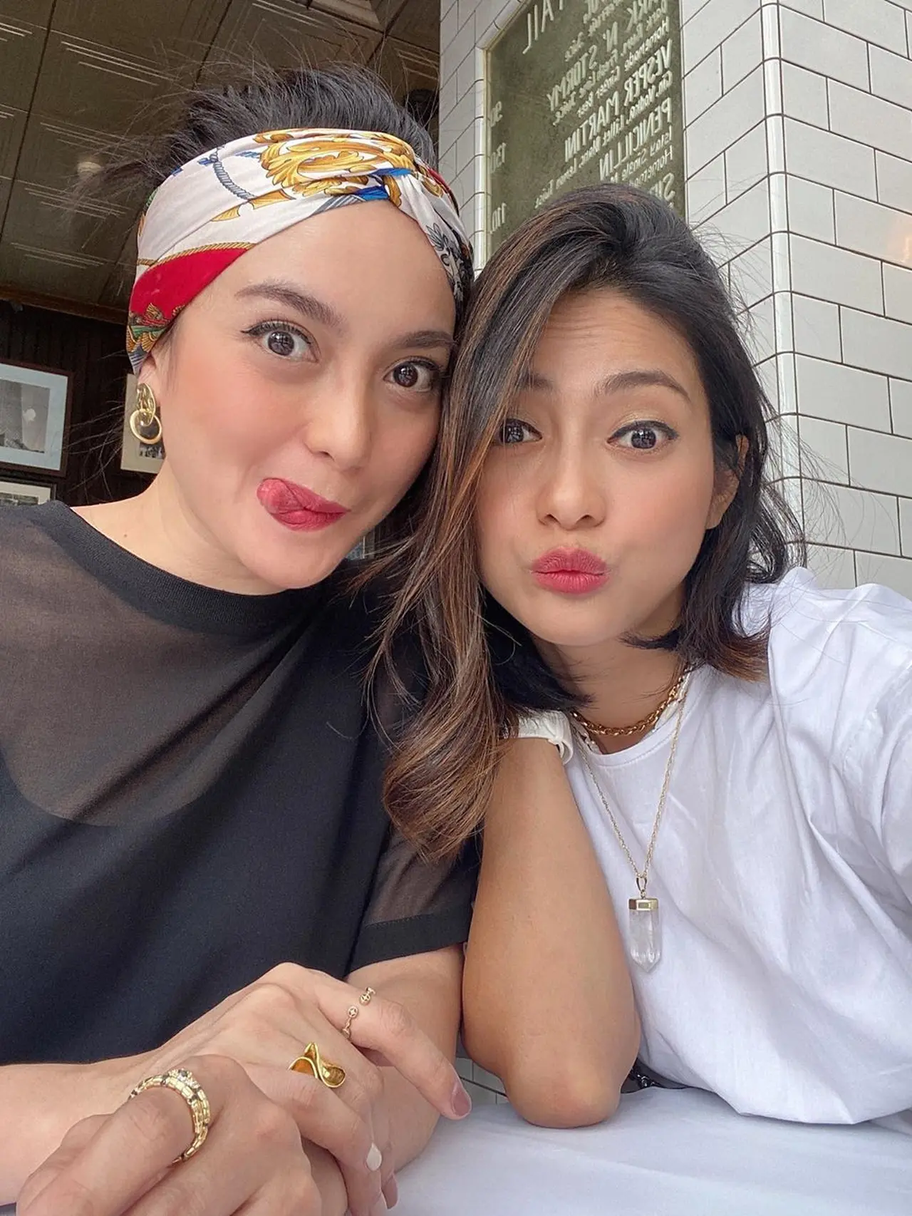 7 Potret Kebersamaan Ririn Ekawati dan Rini Yulianti, Sering Dikira ...