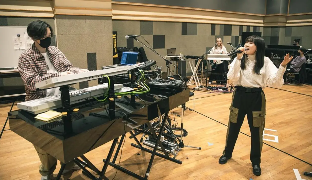 Kenalan Sama YOASOBI, Grup Musik Asal Jepang yang Bakal Konser di ...