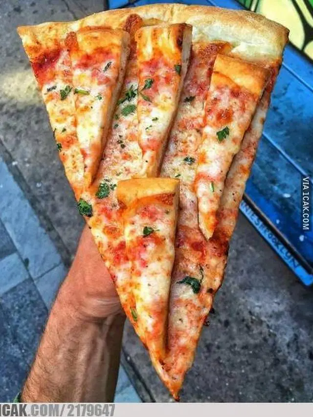 6 Potret Potongan Pizza Ini Nyeleneh, Ada yang Terbagi Tak Sama Rata ...
