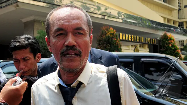 Datangi Bareskrim, Hakim Sarpin Rizaldi Pakai Mobil Polisi - News ...