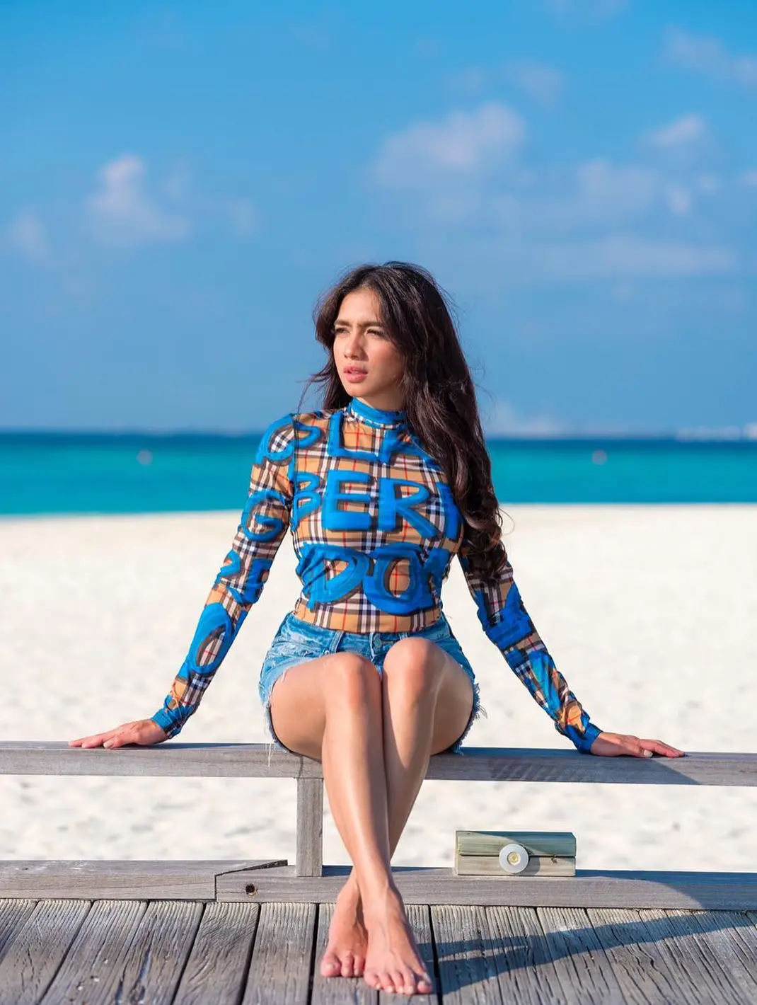 Gaya Foto di Pantai Ala Angel Karamoy, Auto Jadi Pemersatu Bangsa ...