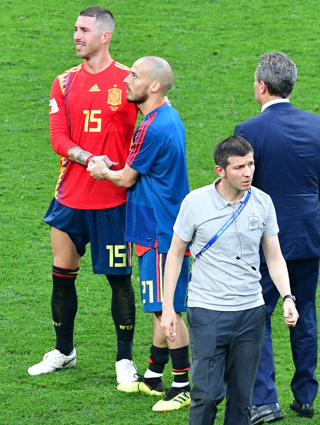 FOTO: Sergio Ramos yang Menangis Usai Pertandingan Lawan Rusia - Foto ...