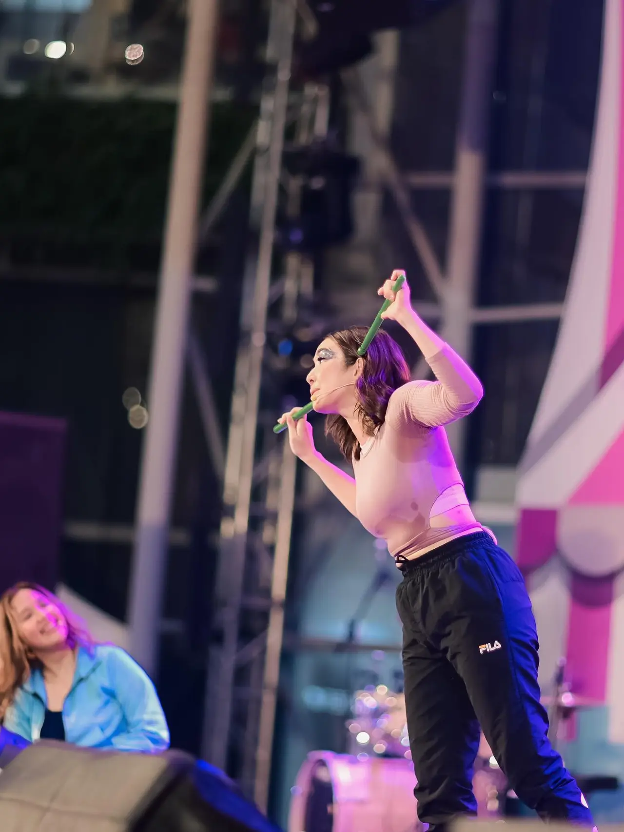 7 Potret Gisella Anastasia Jadi Instruktur Pound Fit, Tampil Energik ...