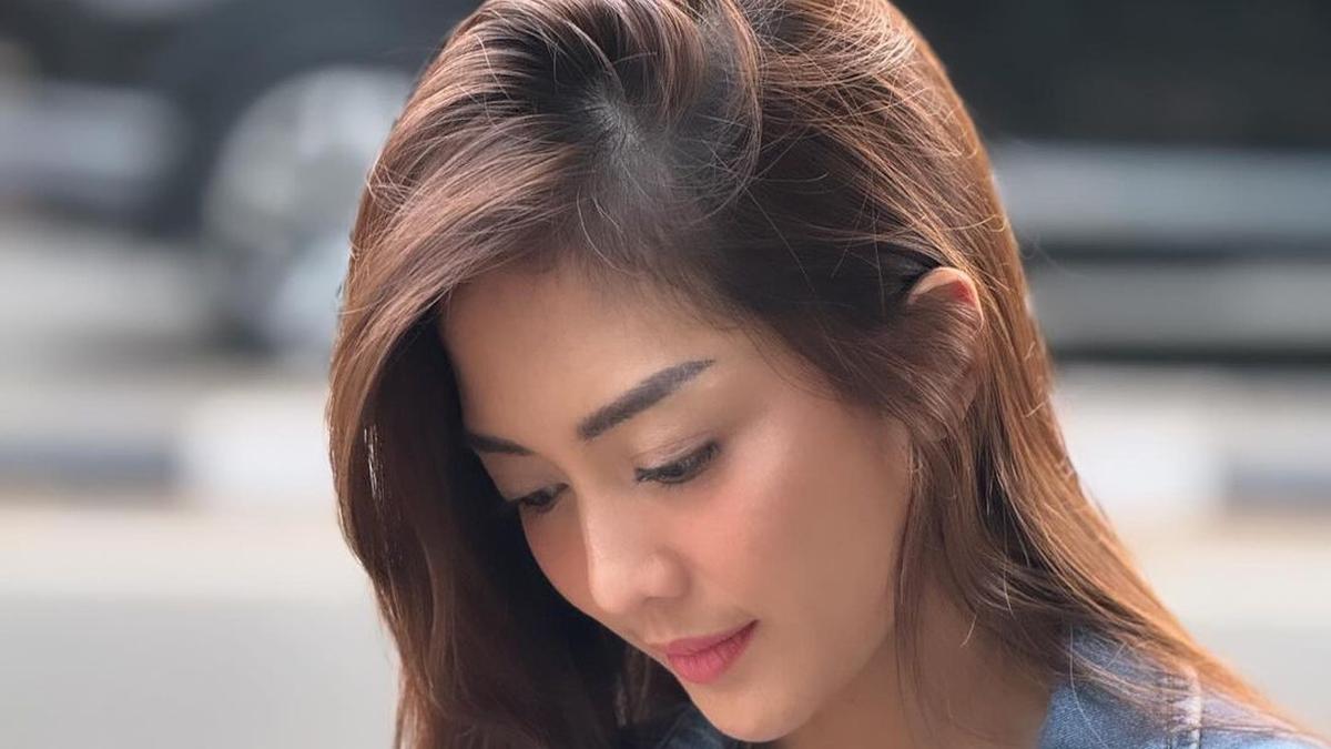 Tampil Serba Denim, Lihat Ririn Dwi Ariyanti yang Masih Seperti Anak ...