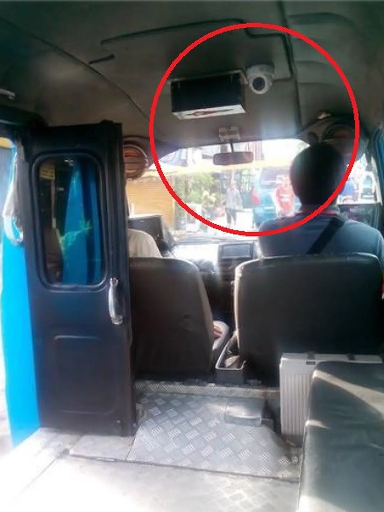 8 Potret Angkot dengan Fasilitas Super Keren, Bikin Penumpang Betah ...