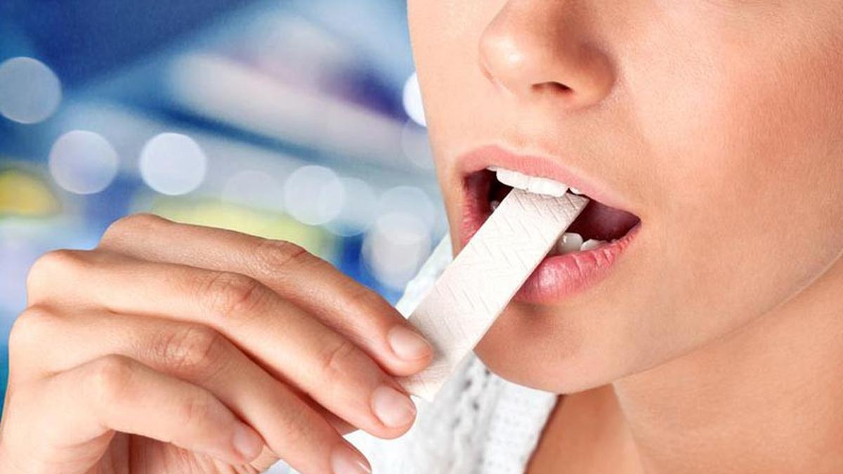 Rajin Kunyah Permen Karet Bikin Pipi Lebih Tirus? - Health Liputan6.com