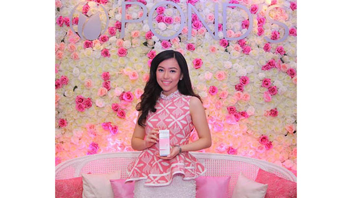 Dea Valencia: Wajah Baru Indonesia Bawa Batik Mendunia