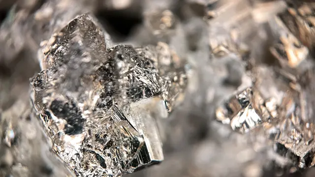 Bukan Emas, Ternyata Ini Logam Mulia Termahal di Dunia - Bisnis ...