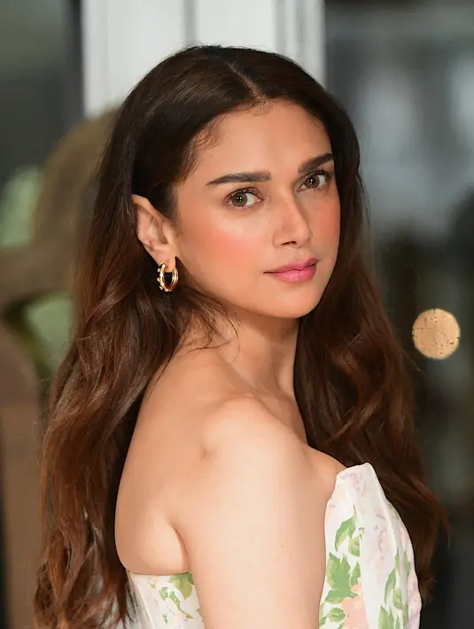 Pesona Aditi Rao Hydari, Aktris Cantik Bollywood Keturunan Kerajaan ...