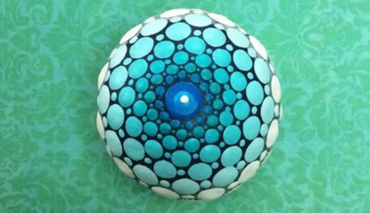 Inspirasi Mempercantik Batu Dengan Melukisnya - Photo Fimela.com