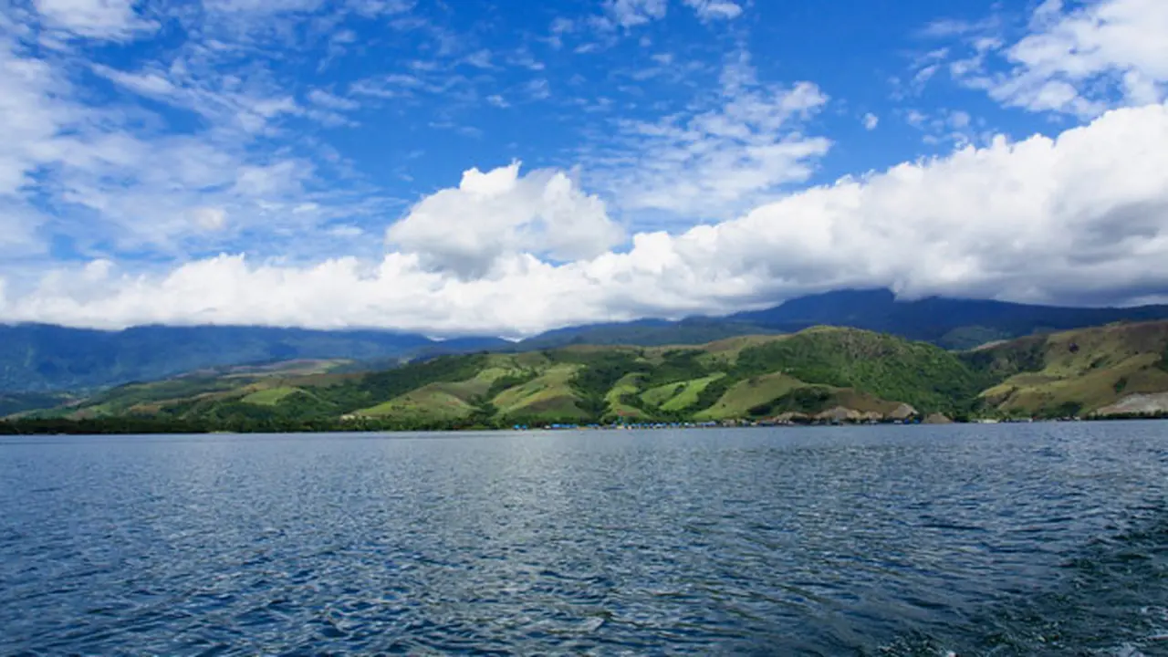 20 Tempat Wisata di Papua yang Terkenal dengan Alam Menakjubkan, Wajib ...