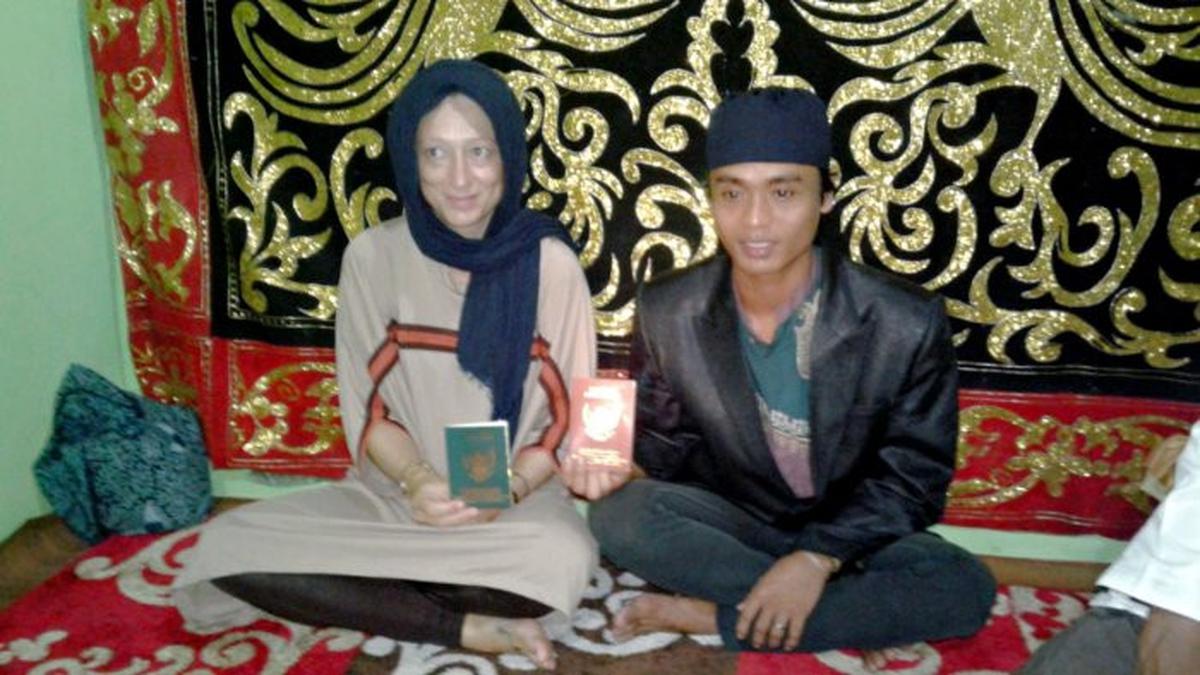 Kisah Cinta Petani Tamatan SD dan Wanita Jelita Asal Jerman