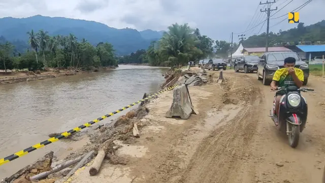 Perbaikan Jalan Rusak Dampak Banjir dan longsor di Pesisir Selatan Sumatera Barat Butuh Waktu 2 ...