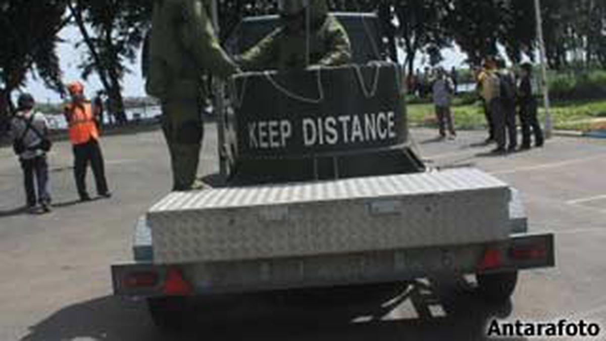 Dua Bom Diledakkan Tim Jihandak di Lapangan - News Liputan6.com