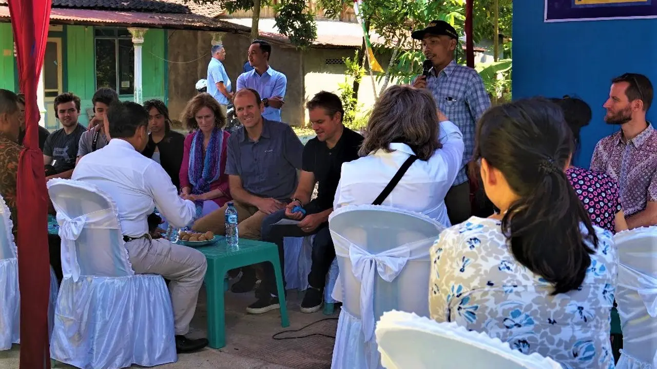 Setelah ke Jakarta, Matt Damon Periksa Toilet Umum di Jawa Tengah ...