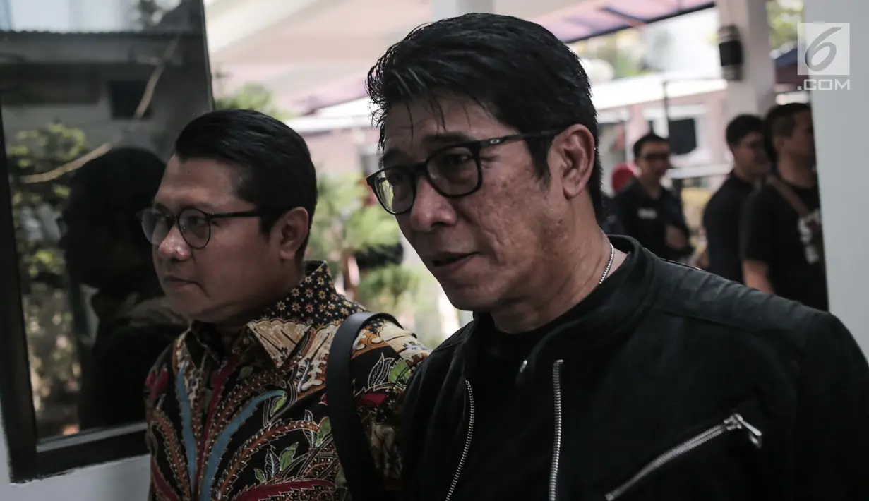 FOTO: Sule hingga Rina Nose Jenguk Nunung di Polda - Foto Liputan6.com