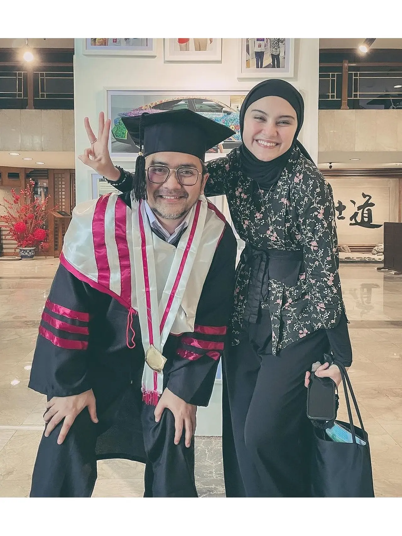 6 Potret Zee Zee Shahab dan Suami yang Baru Dilantik Jadi Dirjen IKP Kemenkominfo - Hot Liputan6.com