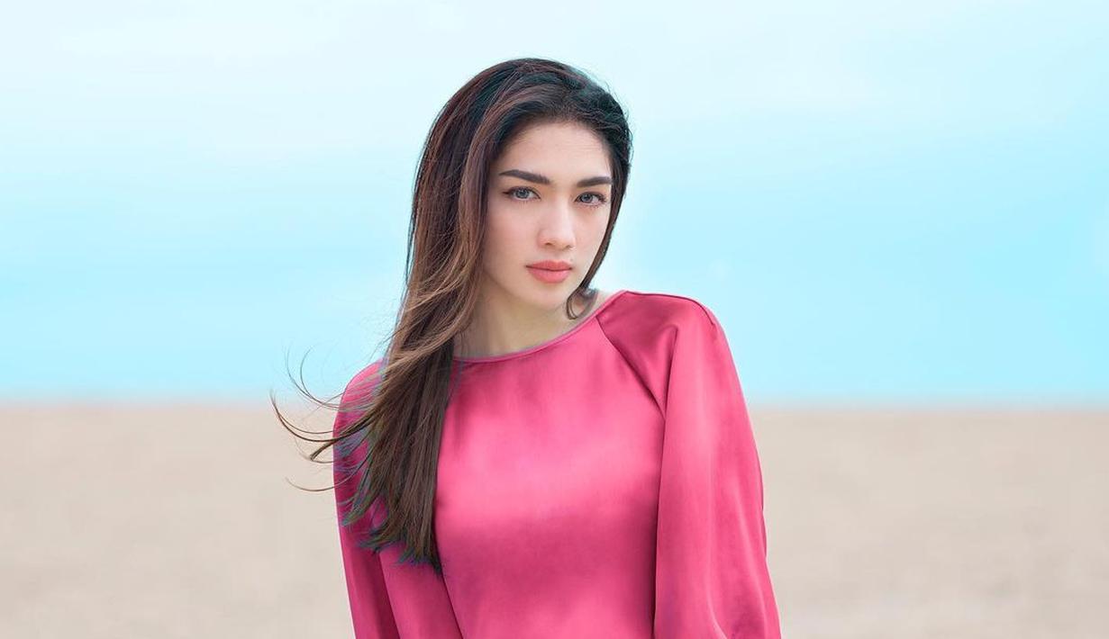 Gaya Foto di Pantai Ala Angel Karamoy, Auto Jadi Pemersatu Bangsa ...