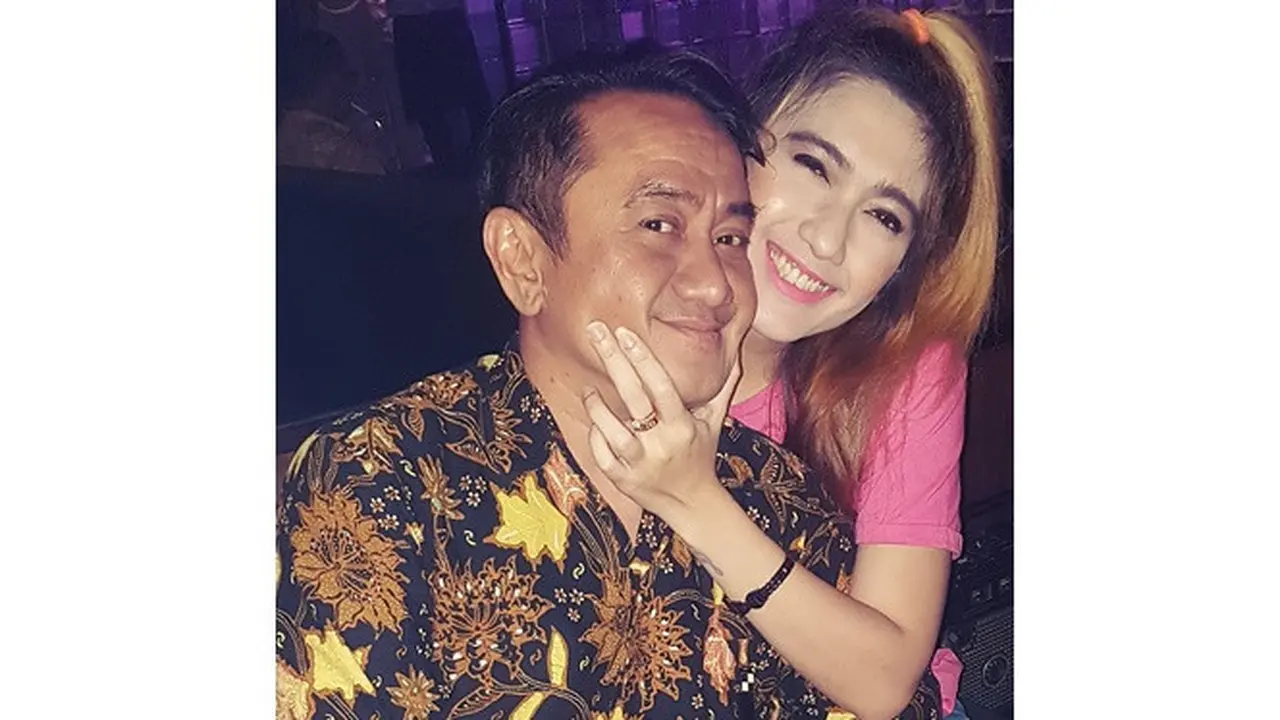 Terpaut 15 Tahun, Ini 6 Potret Mesra Revi Mariska dan Suami - Hot Liputan6.com