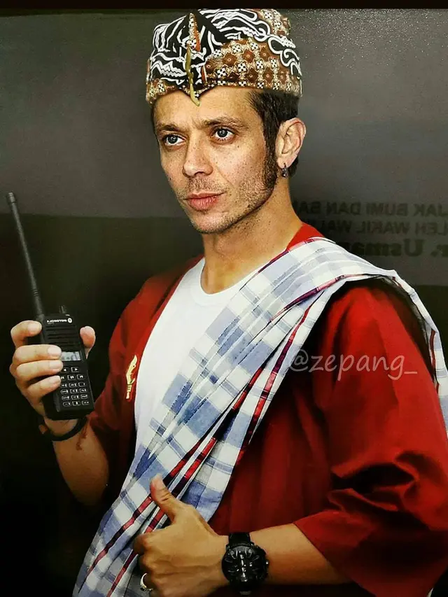 7 Foto Editan Kocak Atlet Dunia Pakai Sarung dan Peci ala Santri, Bikin ...