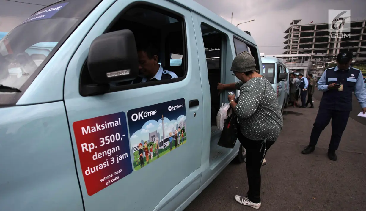 FOTO: Menjajal Angkutan Umum OK Otrip Jurusan Kampung Melayu-Duren ...