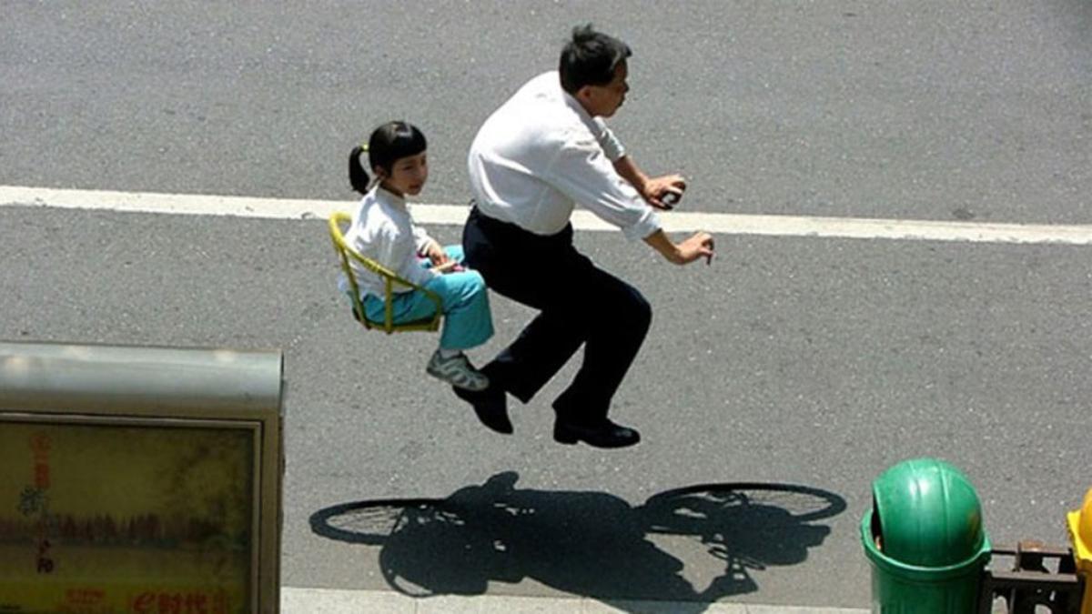 Netizen Penasaran Mengapa ada Sepeda Terbang di China