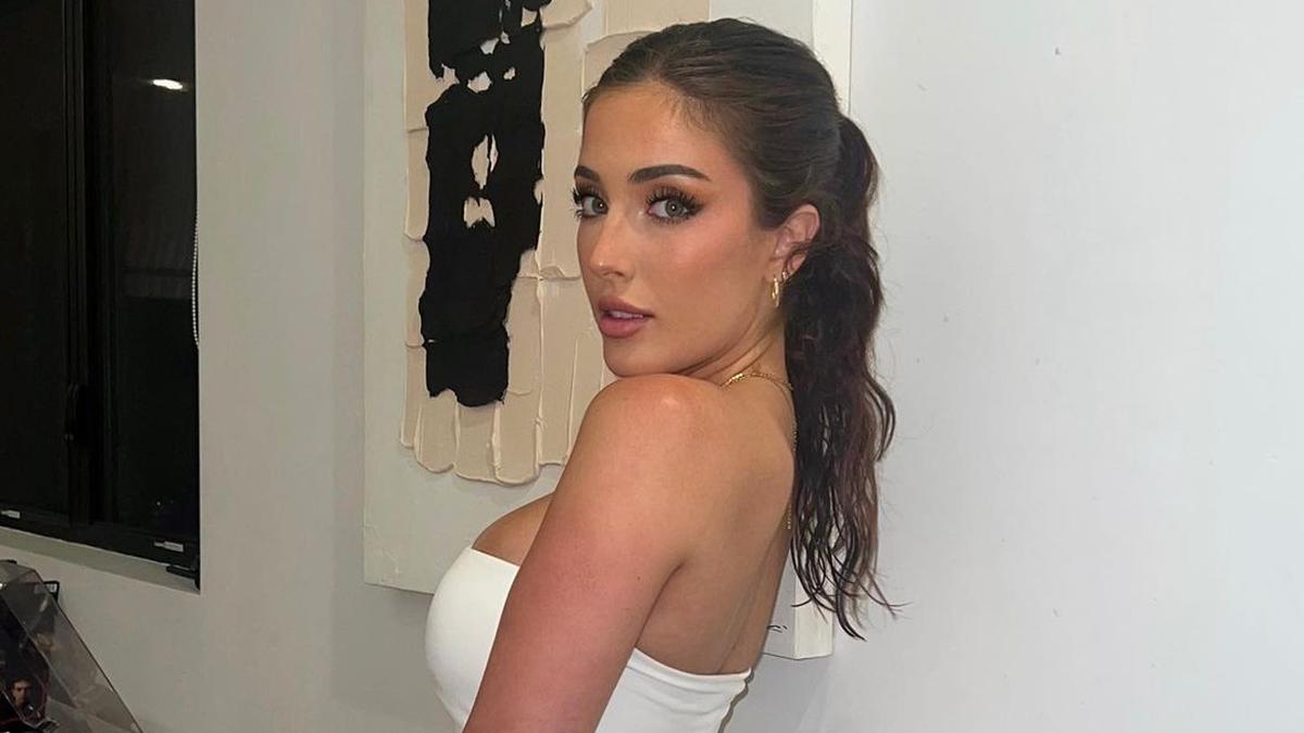 Siapa Sumner Stroh, Model yang Mengaku Jadi Selingkuhan Adam Levine ...