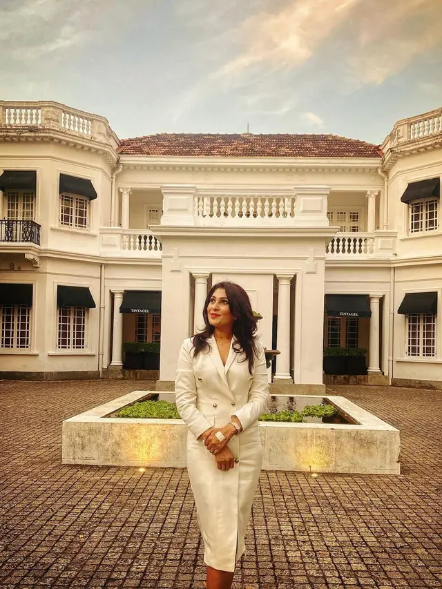 Mahkota Dicopot di Atas Panggung, Ini 6 Potret Pushpika De Silva Mrs ...