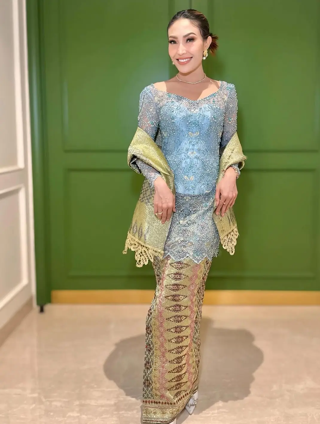 10 Potret Ragam Model Kebaya yang Dikenakan Sederet Artis untuk ...