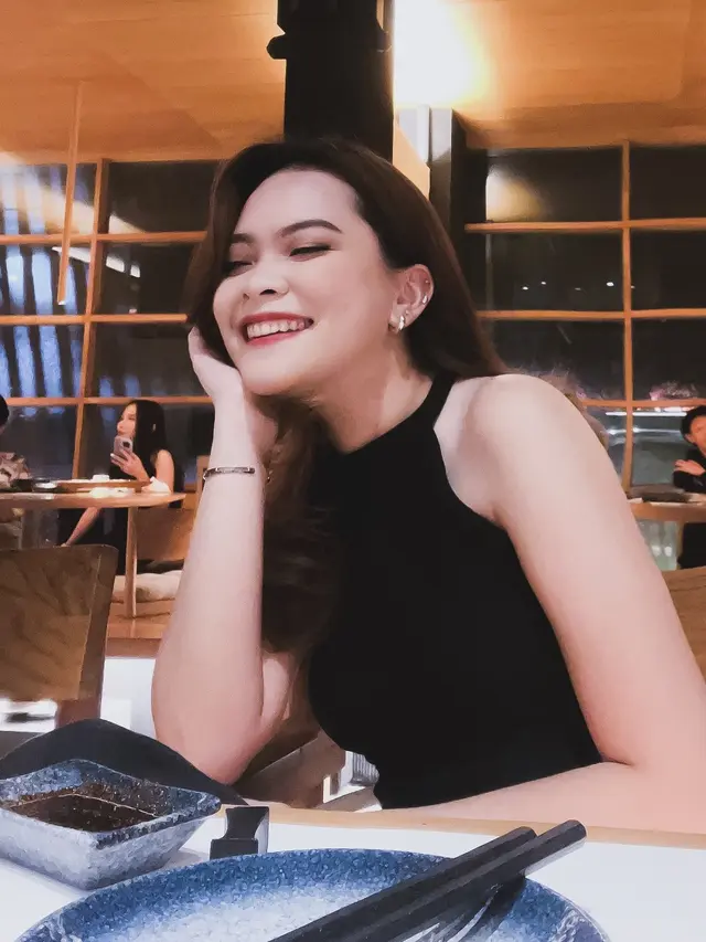 7 Potret Carmen Gloria, Penyanyi yang Ikut Bawakan Lagu Bersama Anang ...