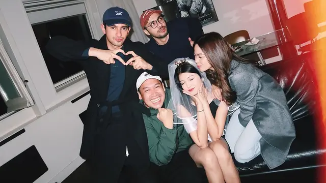 7 Potret Omar Daniel dan Refal Hady di Nikahan Dewi Paramita 'Mici ...