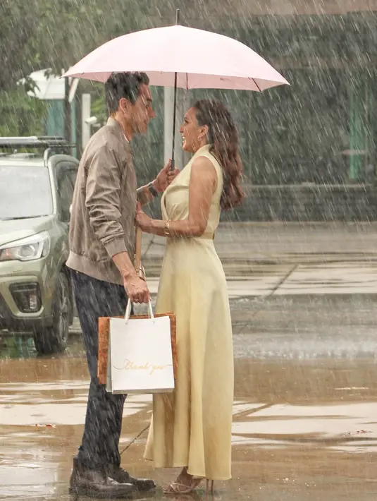 Potret Darius Sinathrya dan Donna Agnesia Kenang Syuting di Thailand ...