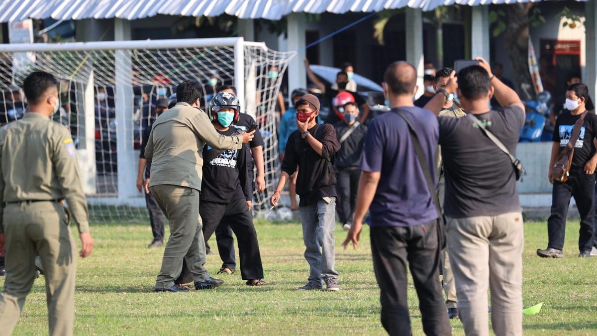 Liga 2: Sedang Asyik Latihan, Skuad PSG Pati Diserang Suporter