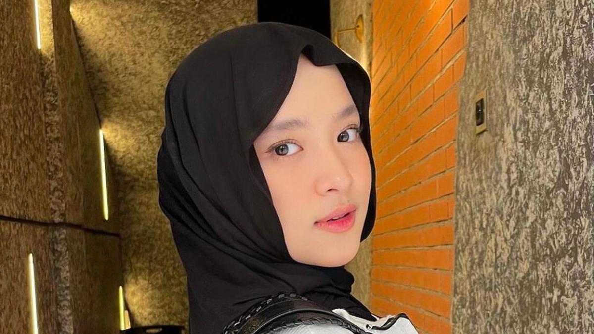 4 Hijab Fashion Style yang Menginspirasi dari Nissa Sabyan sampai ...