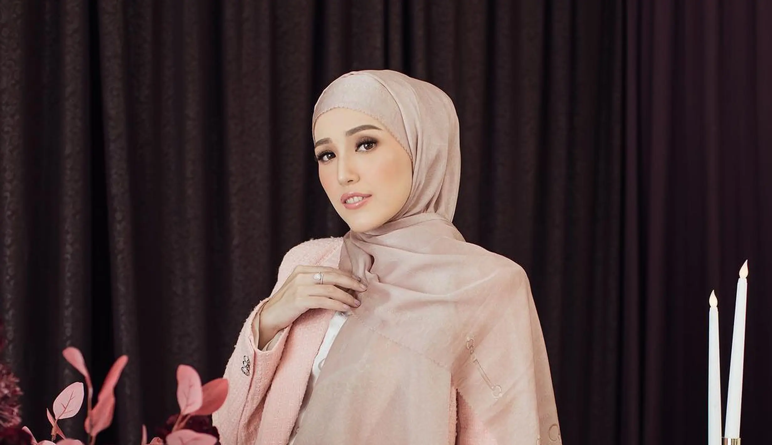 8 Potret OOTD Hijab Adelia Pasha Pakai Warna Pastel Bak Barbie di Dunia ...