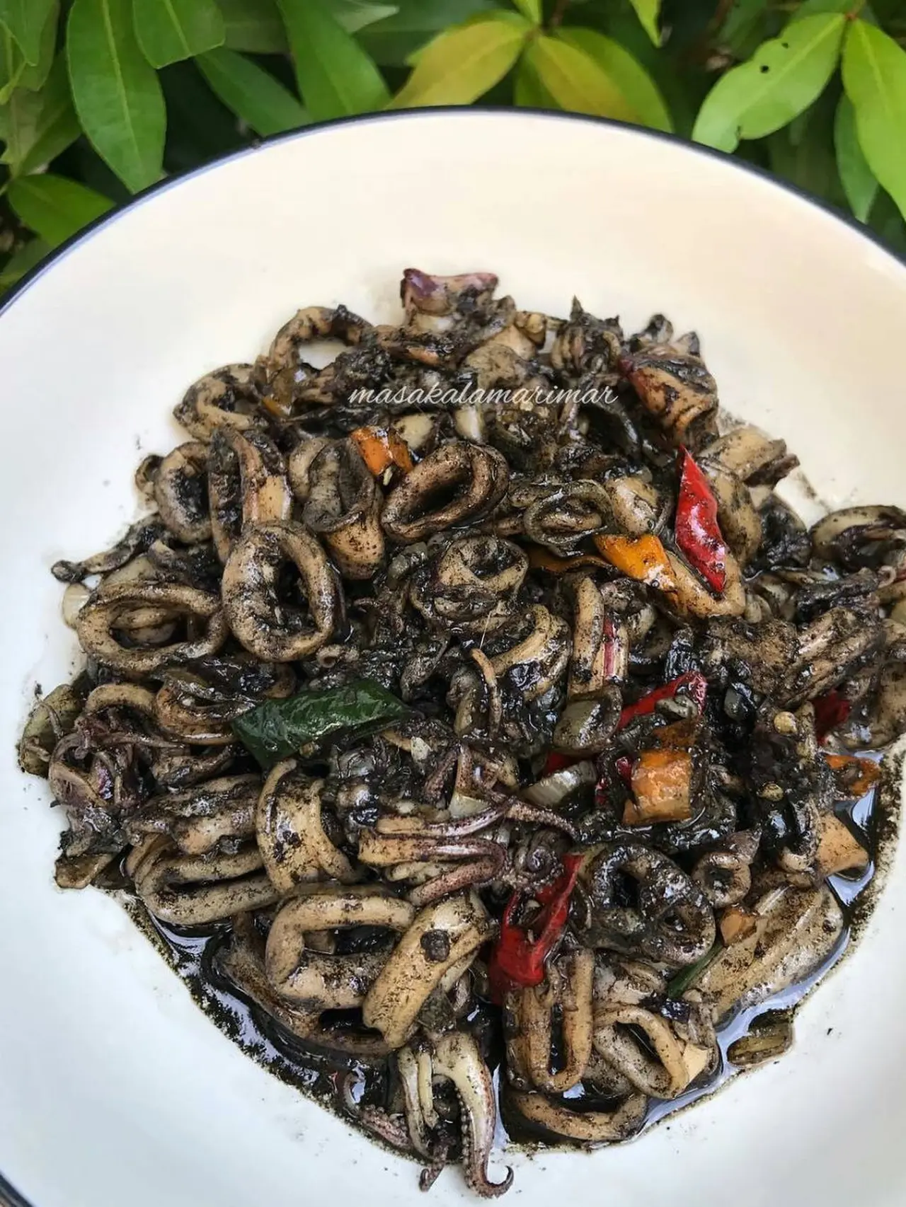 5 Resep Makanan Berbahan Dasar Bumbu Hitam yang Gurih dan Enak