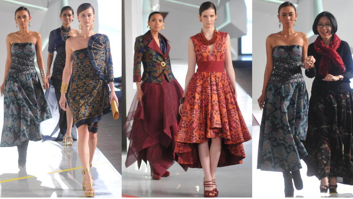 Begini Koleksi Poppy Dharsono di Indonesia Fashion Week - Fashion ...