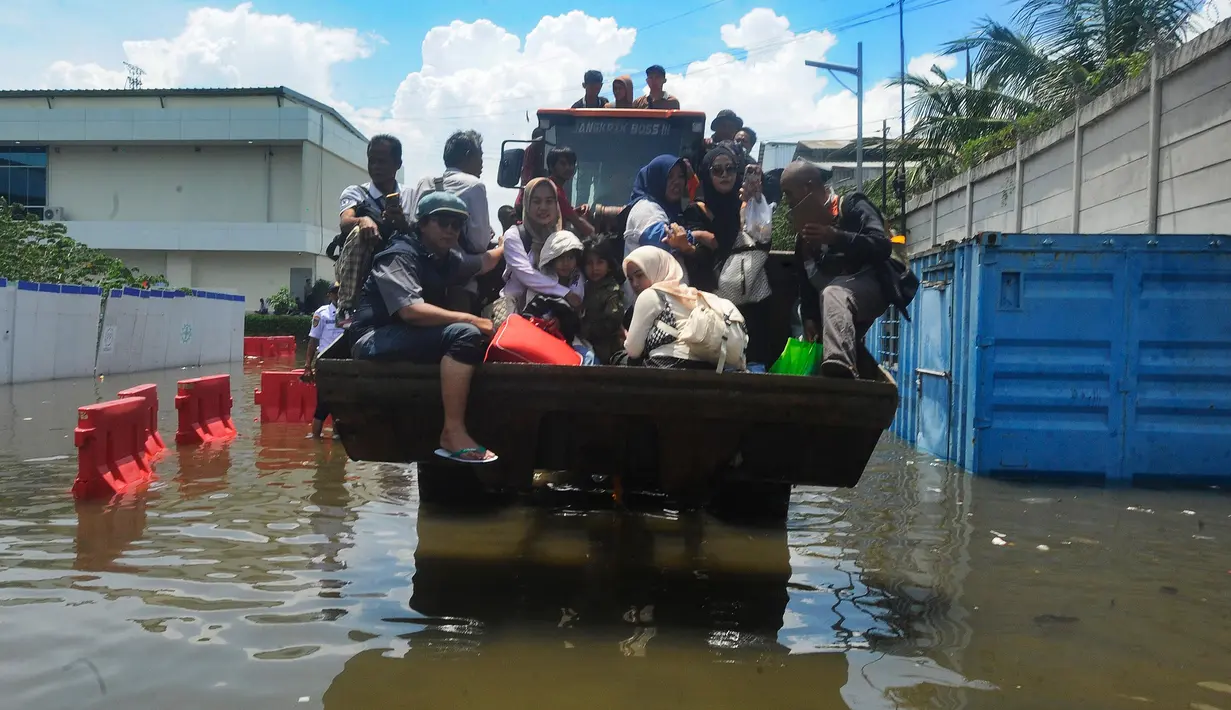 Banjir Rob Rendam Lima RT di Pesisir Jakarta Utara - Foto Liputan6.com