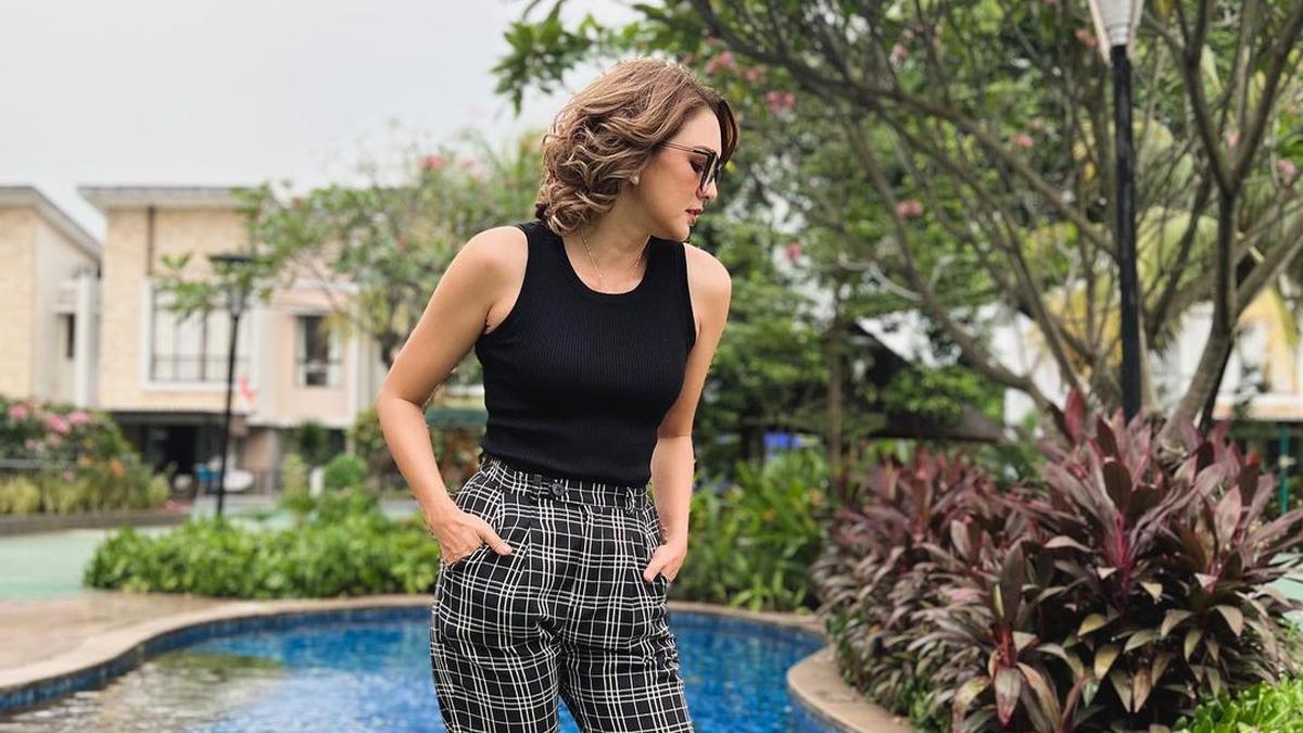 Awet Muda, Ini 6 Potret Cantik Donna Agnesia yang Makin Langsing - Photo Fimela.com