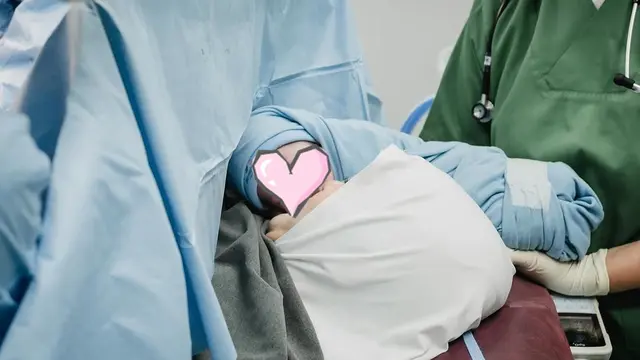 7 Potret Kesha Ratuliu Melahirkan Anak Ketiga, Penuh Haru - ShowBiz Liputan6.com