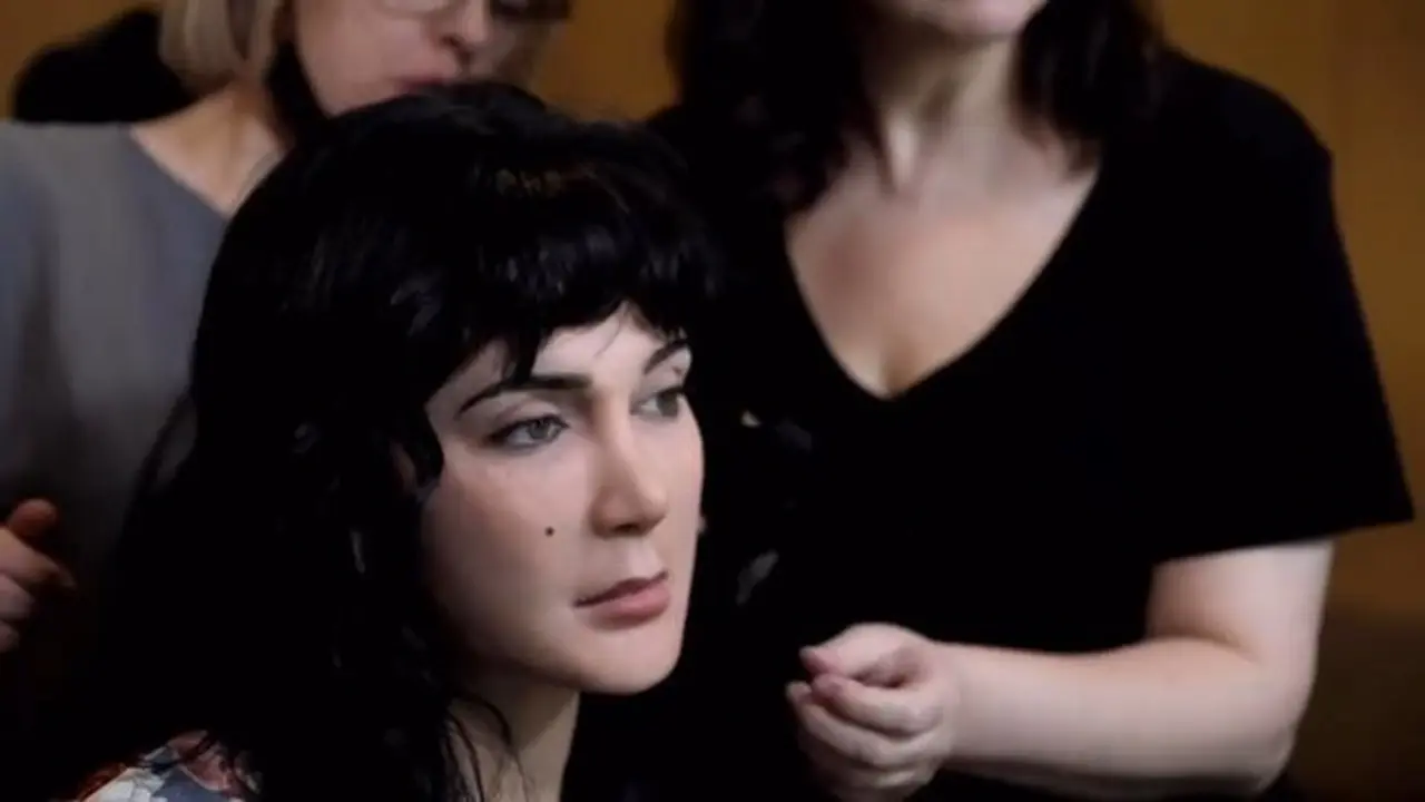 Dari Cantik Hingga Seram, Ini 8 Momen Proses Makeup Luna Maya Jadi Suzzanna